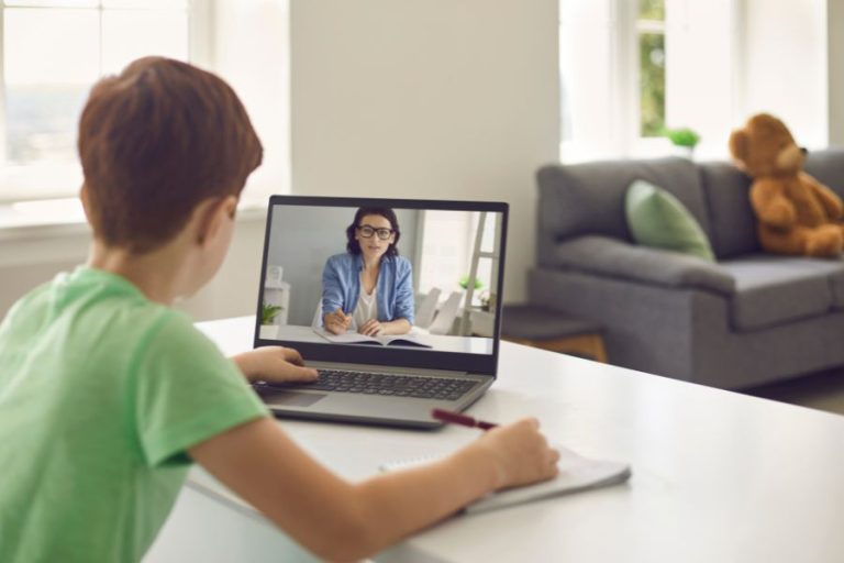 Online Schooling Options for Digital Nomad Families
